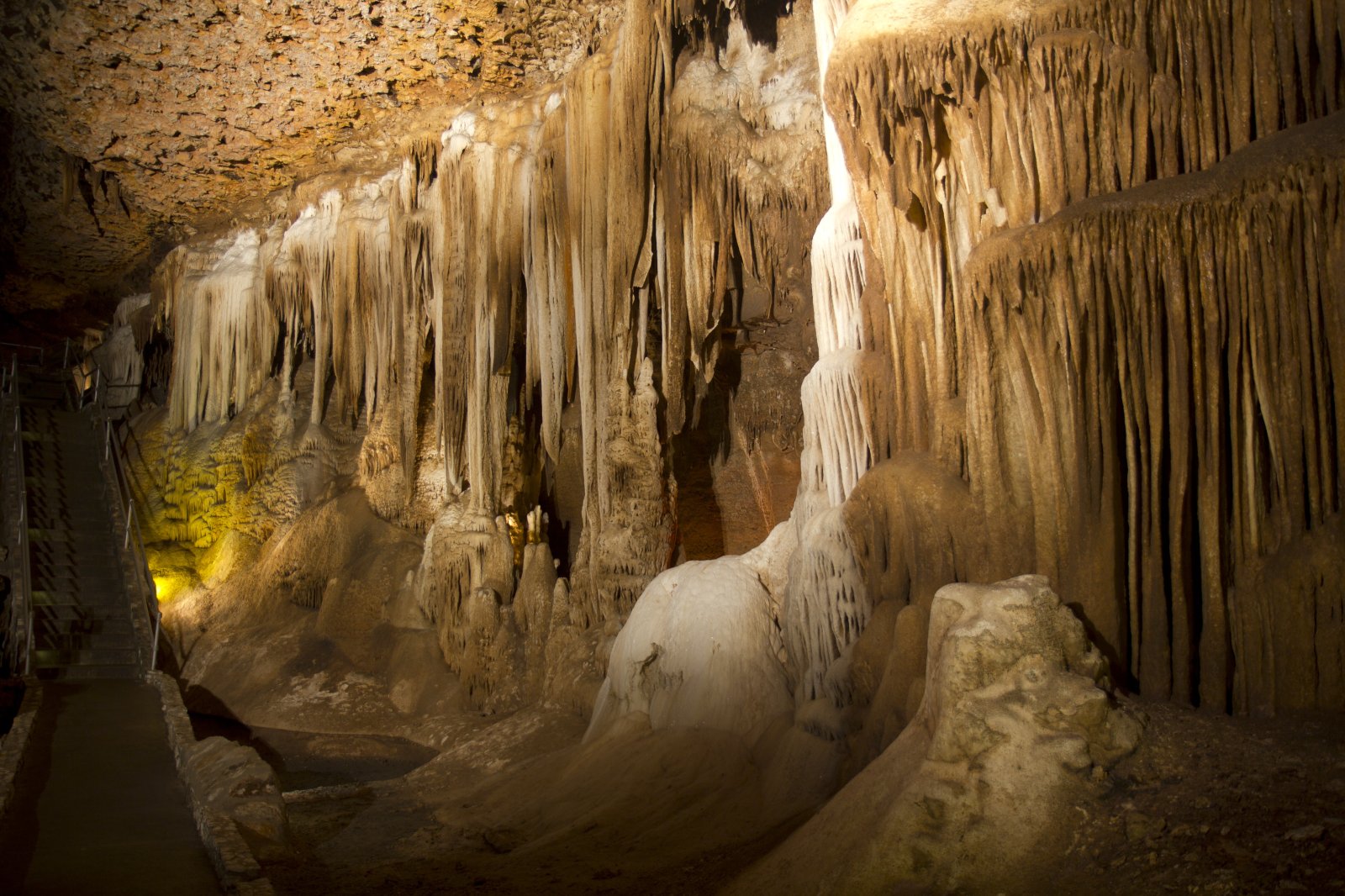 Dripstone Trail Blanchard Springs Caverns